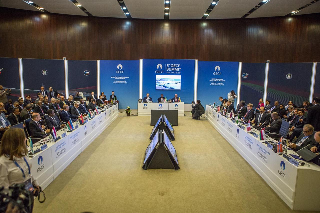 El Ministro de Minas e Hidrocarburos de Guinea Ecuatorial, Gabriel ...