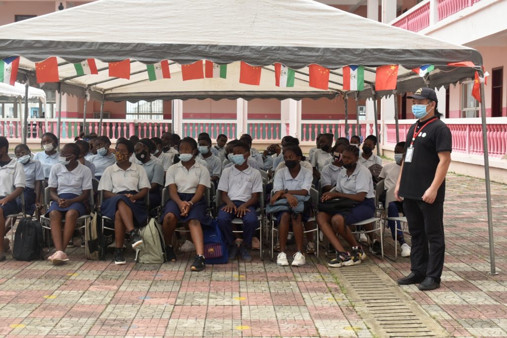 El Instituto Confucio inaugura una aula de la cultura china en CANIGE