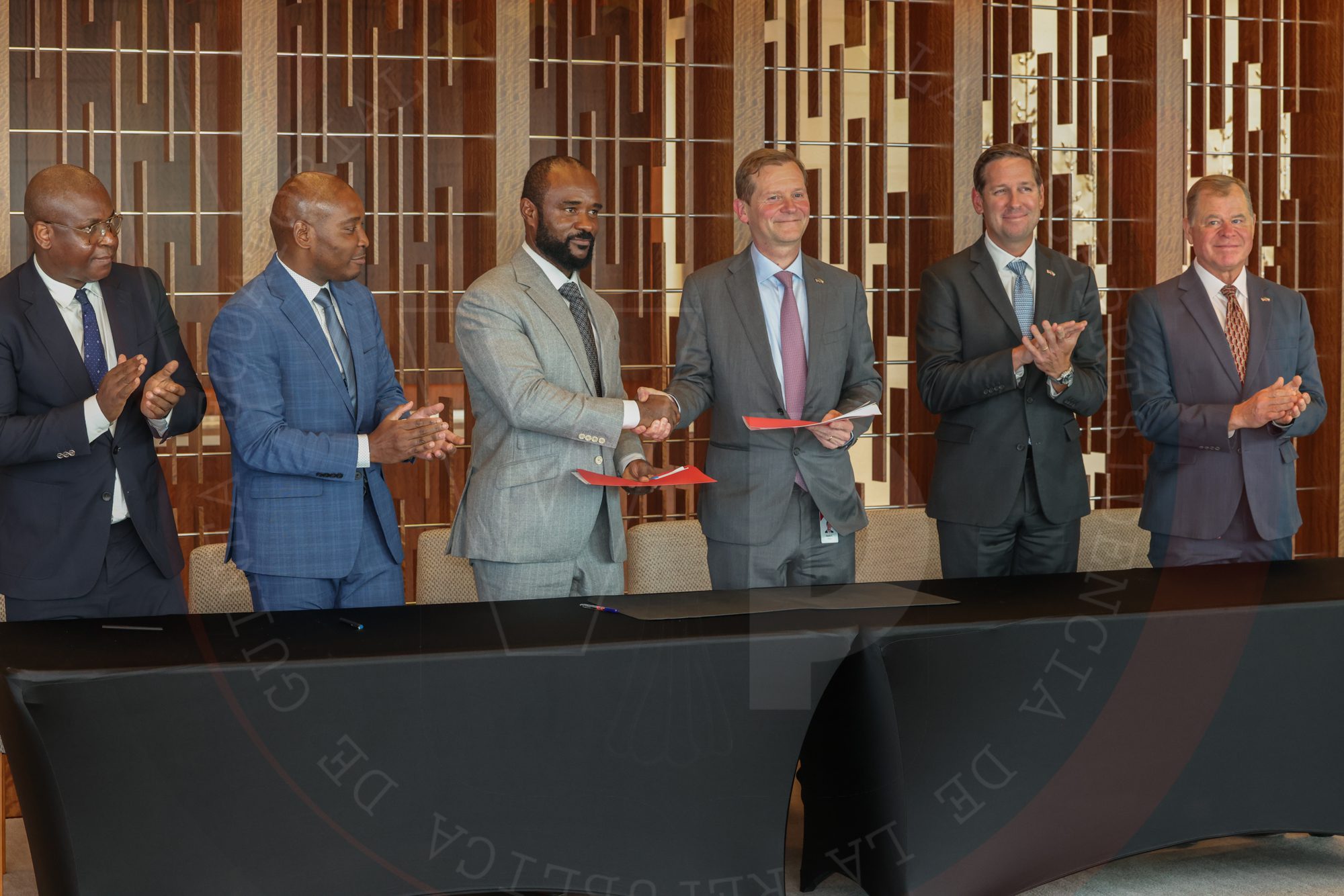 Guinea Ecuatorial y la empresa Conoco Philips firman un acuerdo en ...